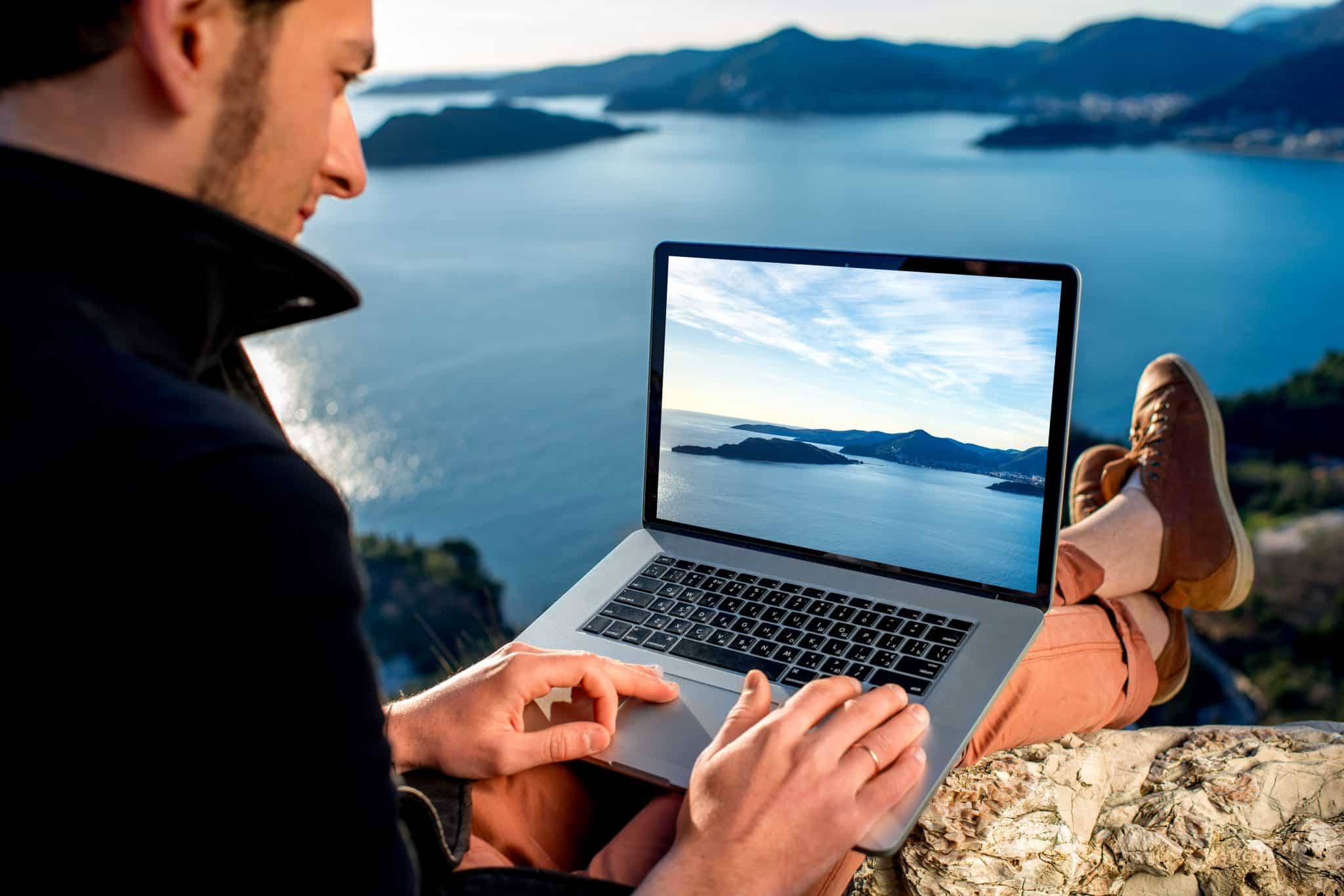 How To Become A Travel Writer [7 Steps]